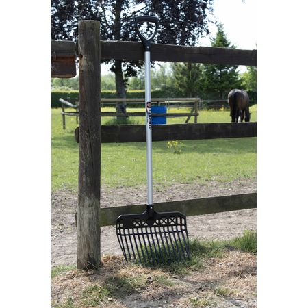 Fynalite Value Plastic Stable Fork 90cm D-Grip Handle from £19.53